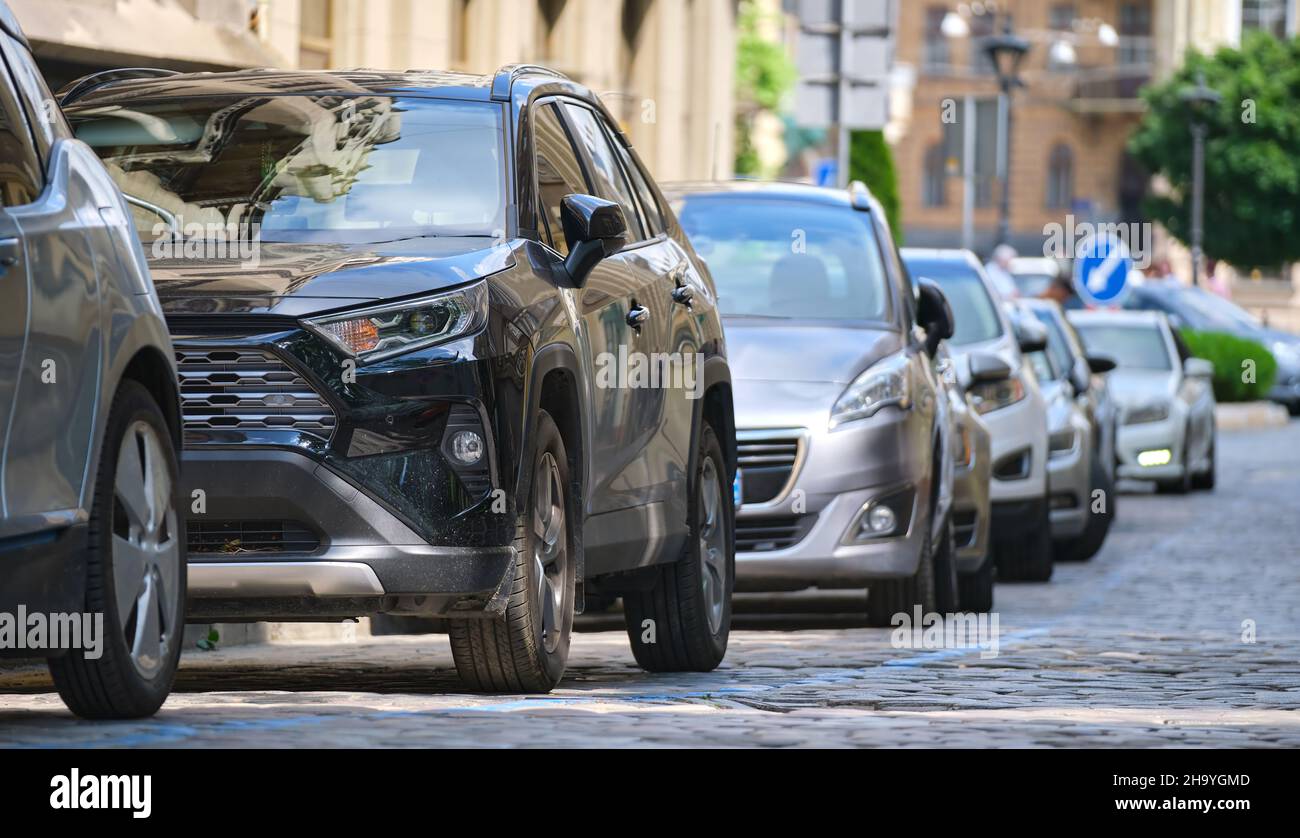 City traffic with cars parked in line on street side Stock Photo - Alamy