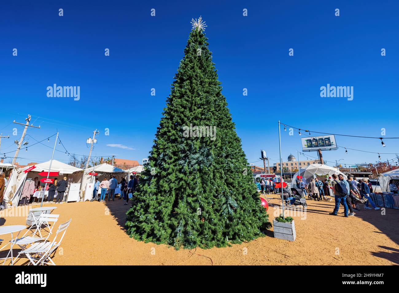 Oklahoma, DEC 5 2021 - Sunny view of a christmas tree selling center ...