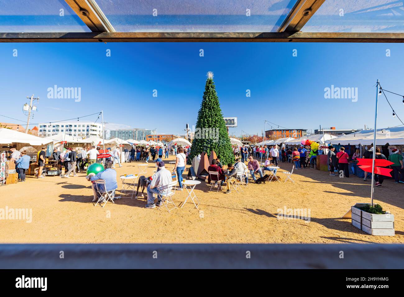 Pop up shops hi-res stock photography and images - Alamy