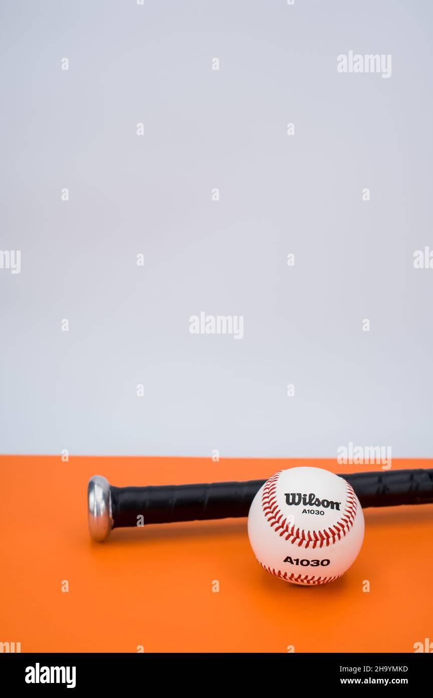 INVERIGO, ITALY - Dec 08, 2021: isolated baseball ball and bat on an ...