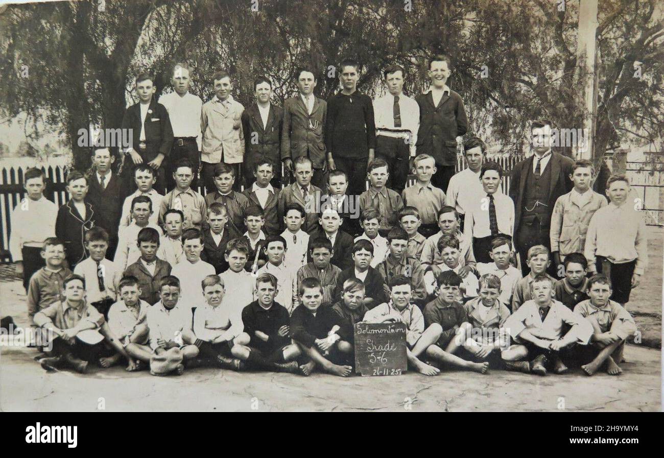 Historical image of primary school hi-res stock photography and images ...