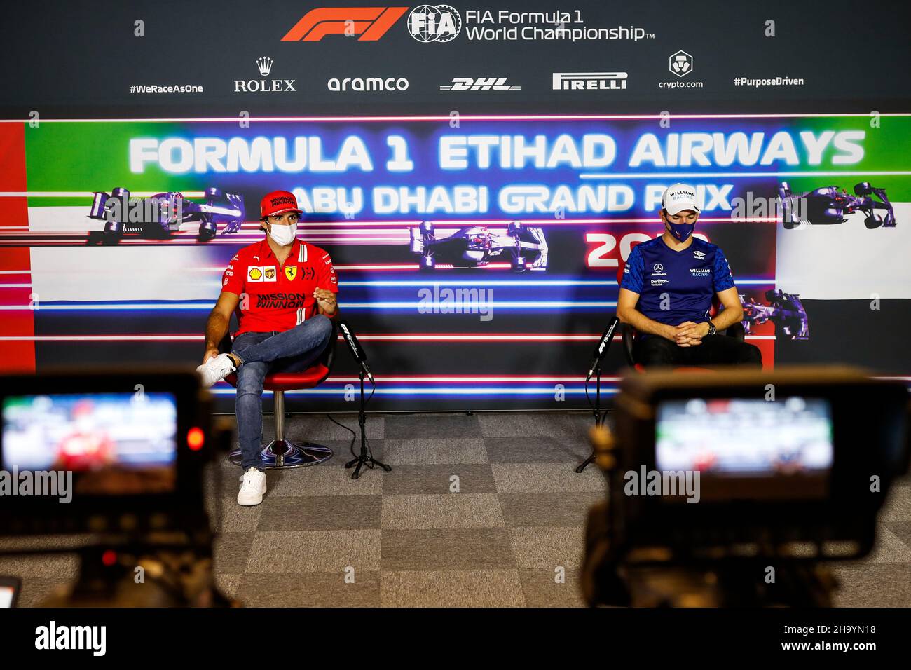 Abu Dhabi, Abu Dhabi. 09th Dec, 2021. (L to R): Carlos Sainz Jr (ESP ...