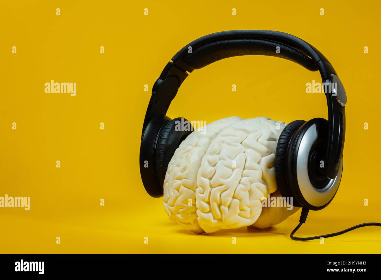 Smart music listening concept brain in headphones Stock Photo - Alamy