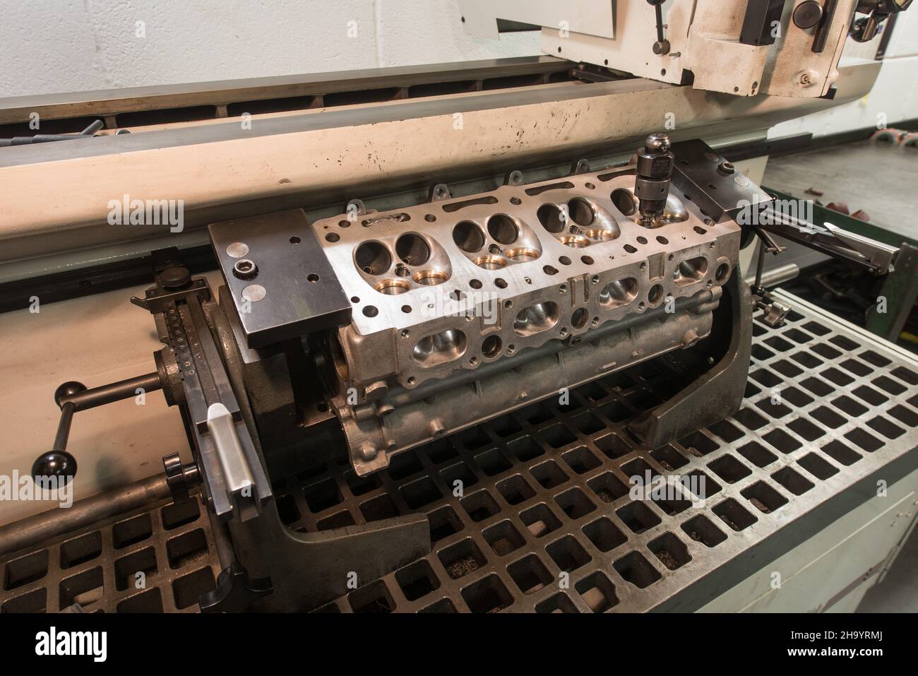 Cylinder block hi-res stock photography and images - Alamy
