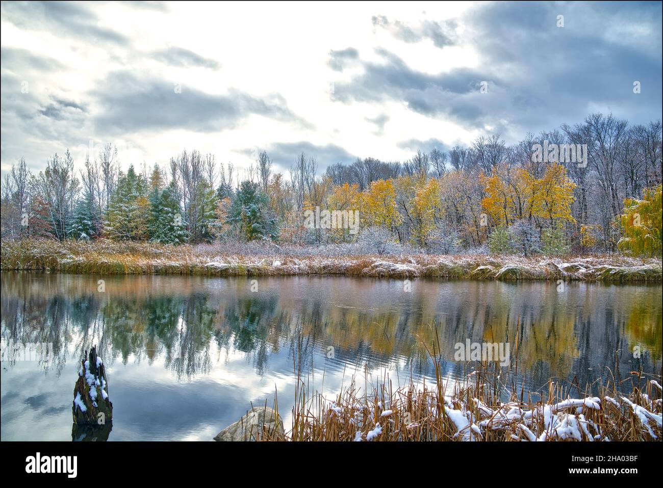Reflection lake winter scene hi-res stock photography and images - Alamy