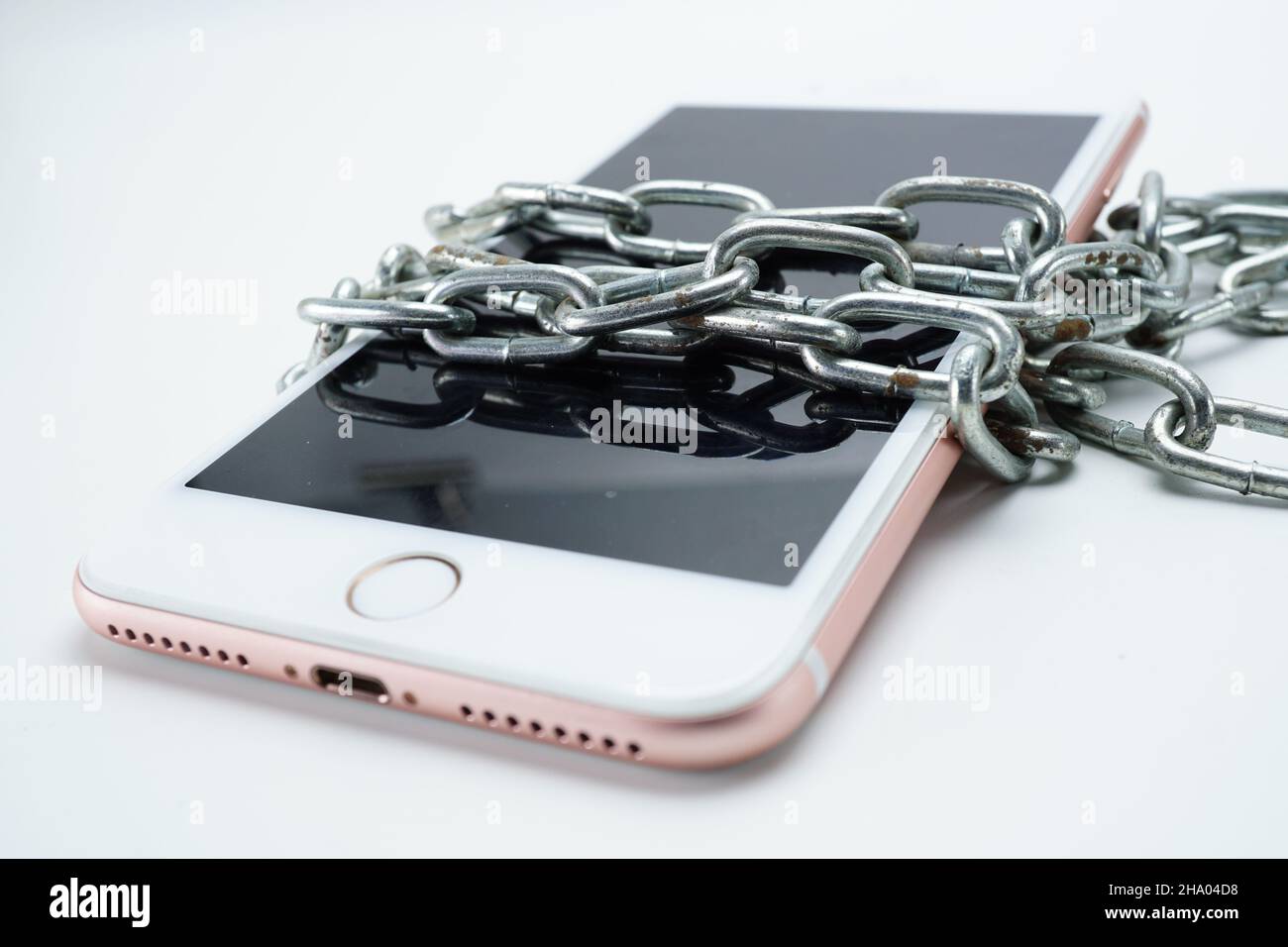 Chain network hi-res stock photography and images - Alamy