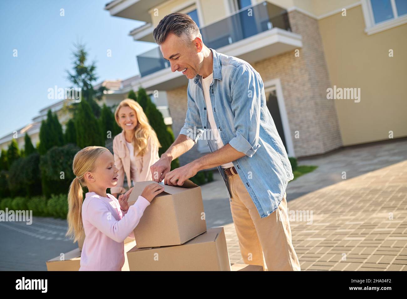 Family moving to a new house Stock Photo - Alamy