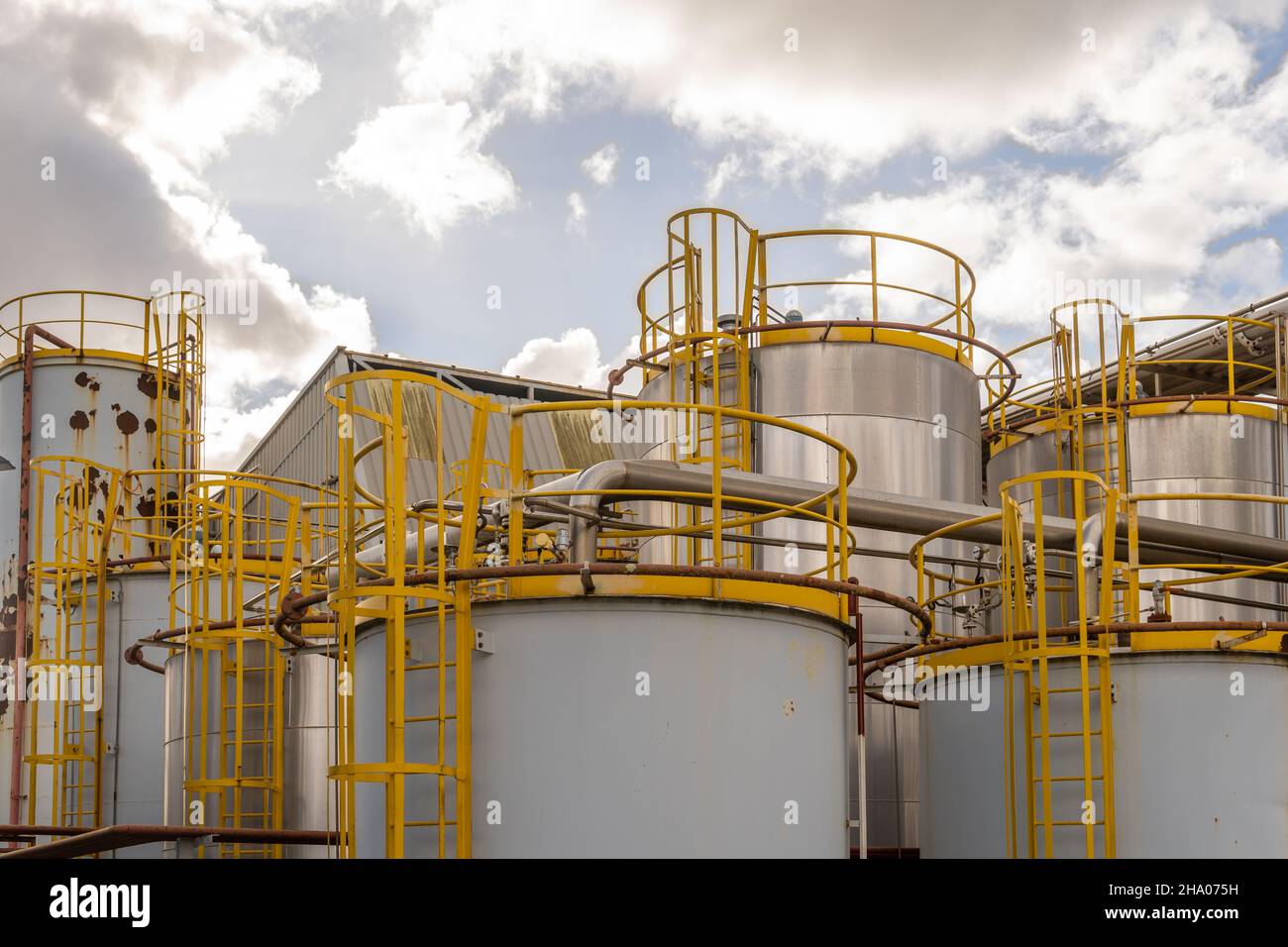 Tanks factory hi-res stock photography and images - Alamy