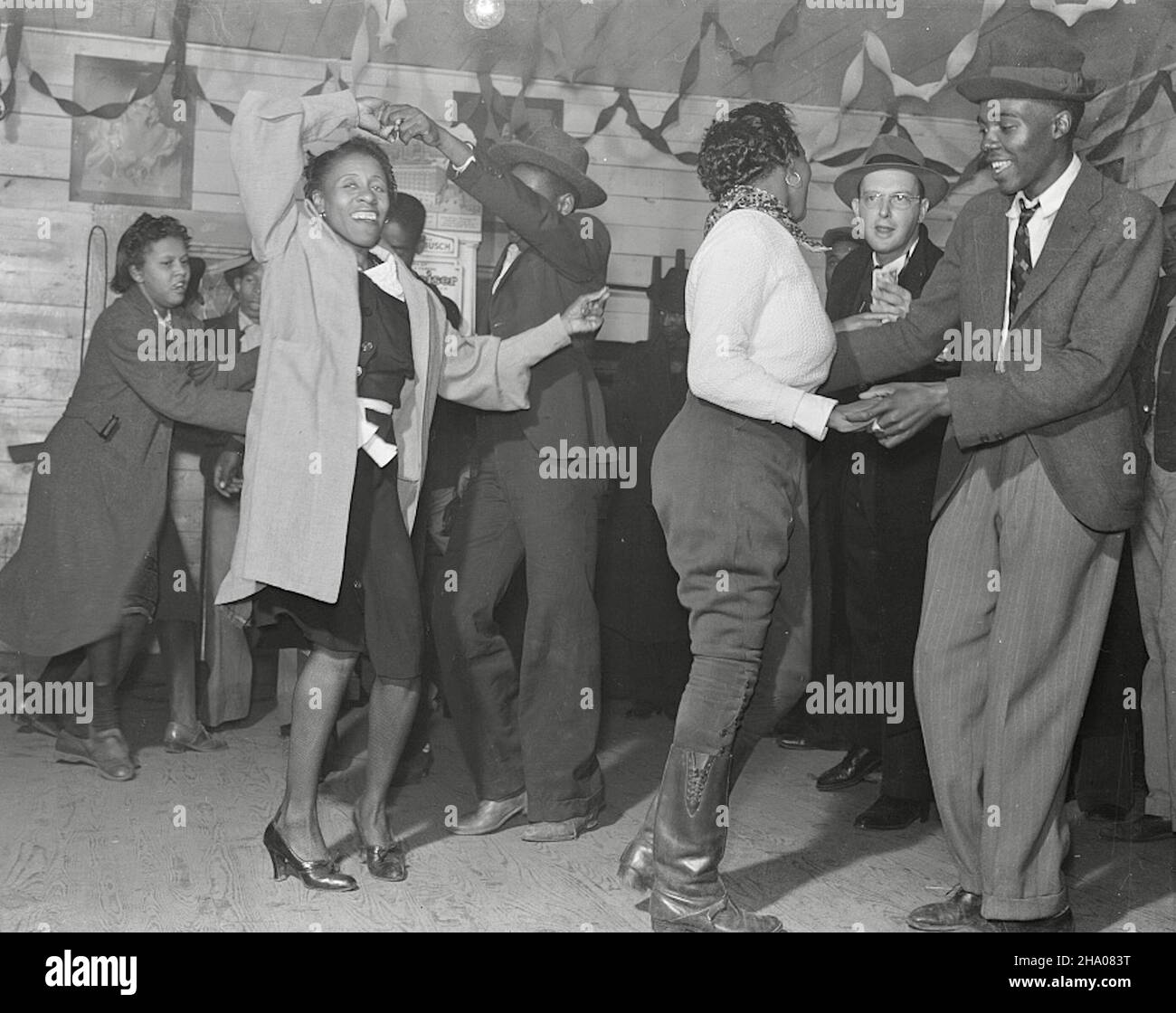 Marion Post Wolcott photograph of African Americans jitterbugging in a ...
