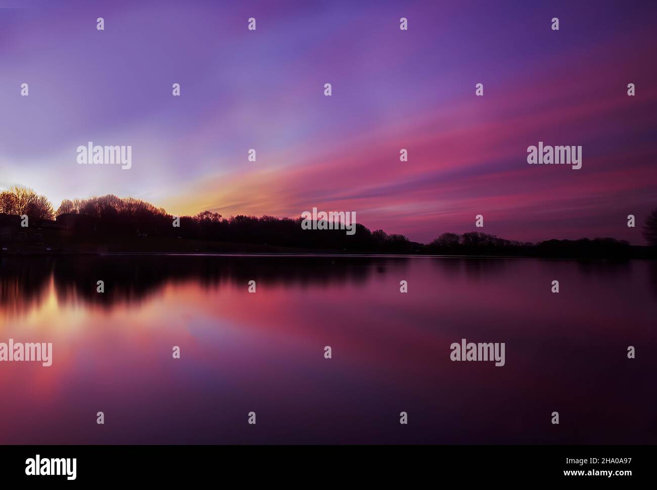 Sunrise at Fairlands Valley Park in Stevenage, Hertfordshire, UK Stock ...