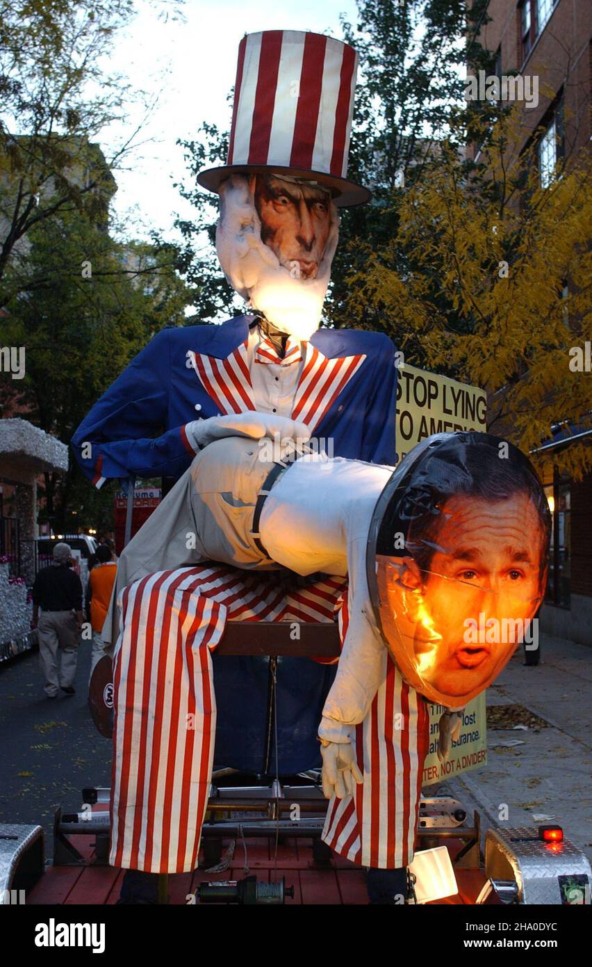 Manhattan, NY, USA. 9th Dec, 2021. Uncle Sam float at the halloween ...