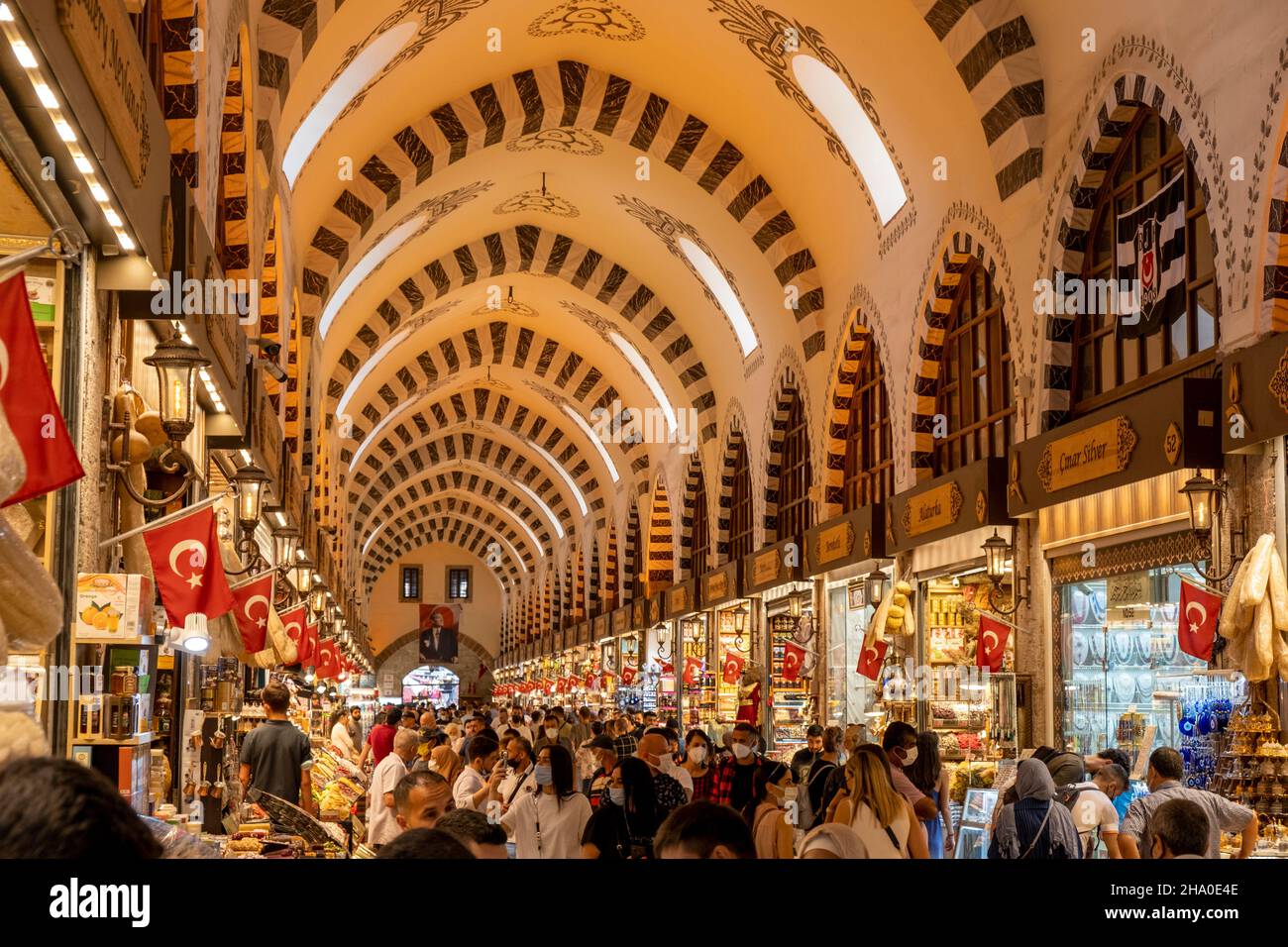 Istanbul Spice Bazaar Historical herbal and spices market in Istanbul ...