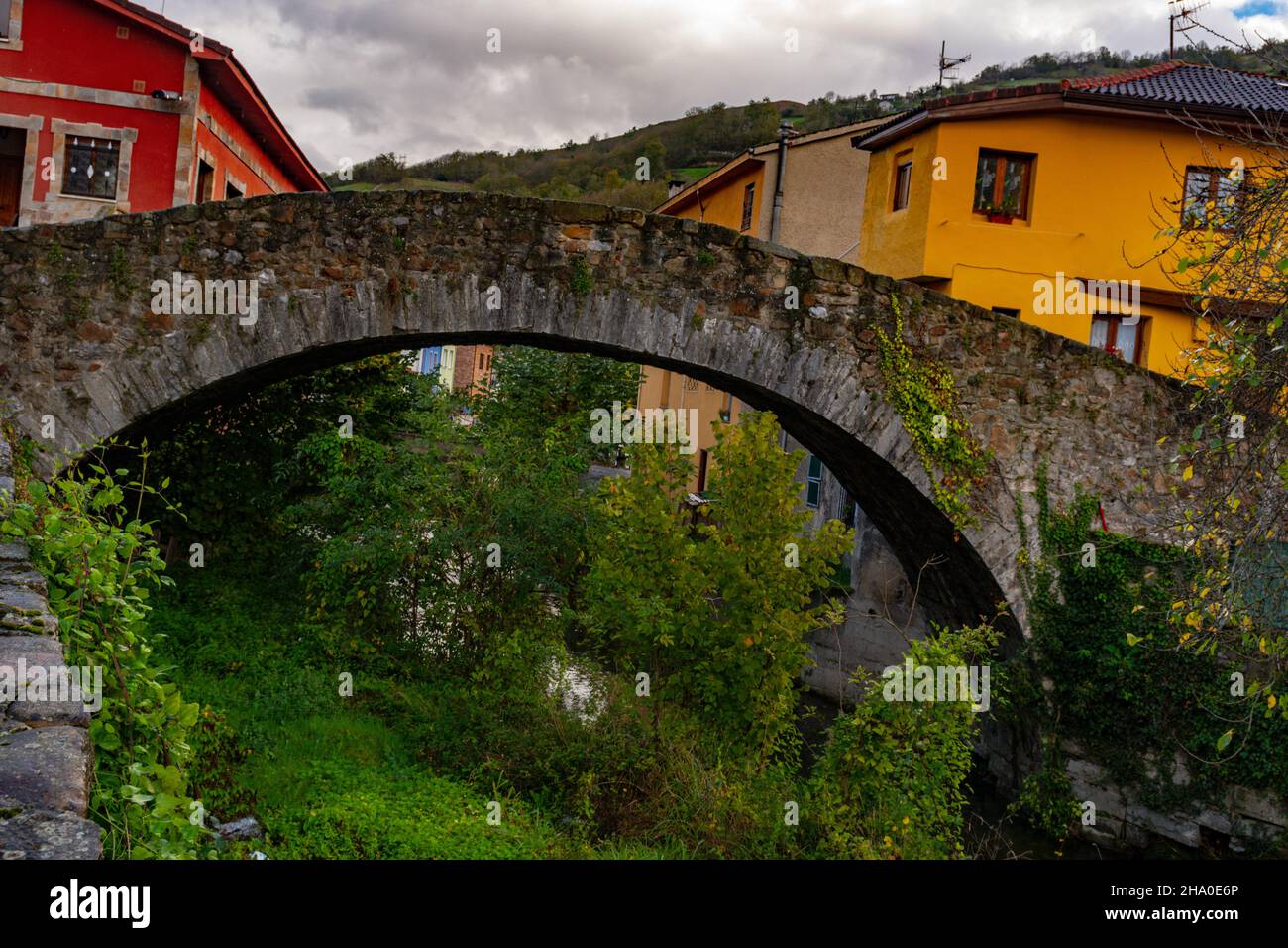 Roman bridge of Villoria, Asturias Stock Photo - Alamy