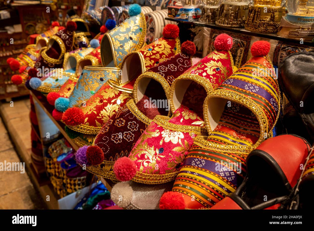 Turkish traditional gifts Grand bazaar in Istanbul Stock Photo - Alamy