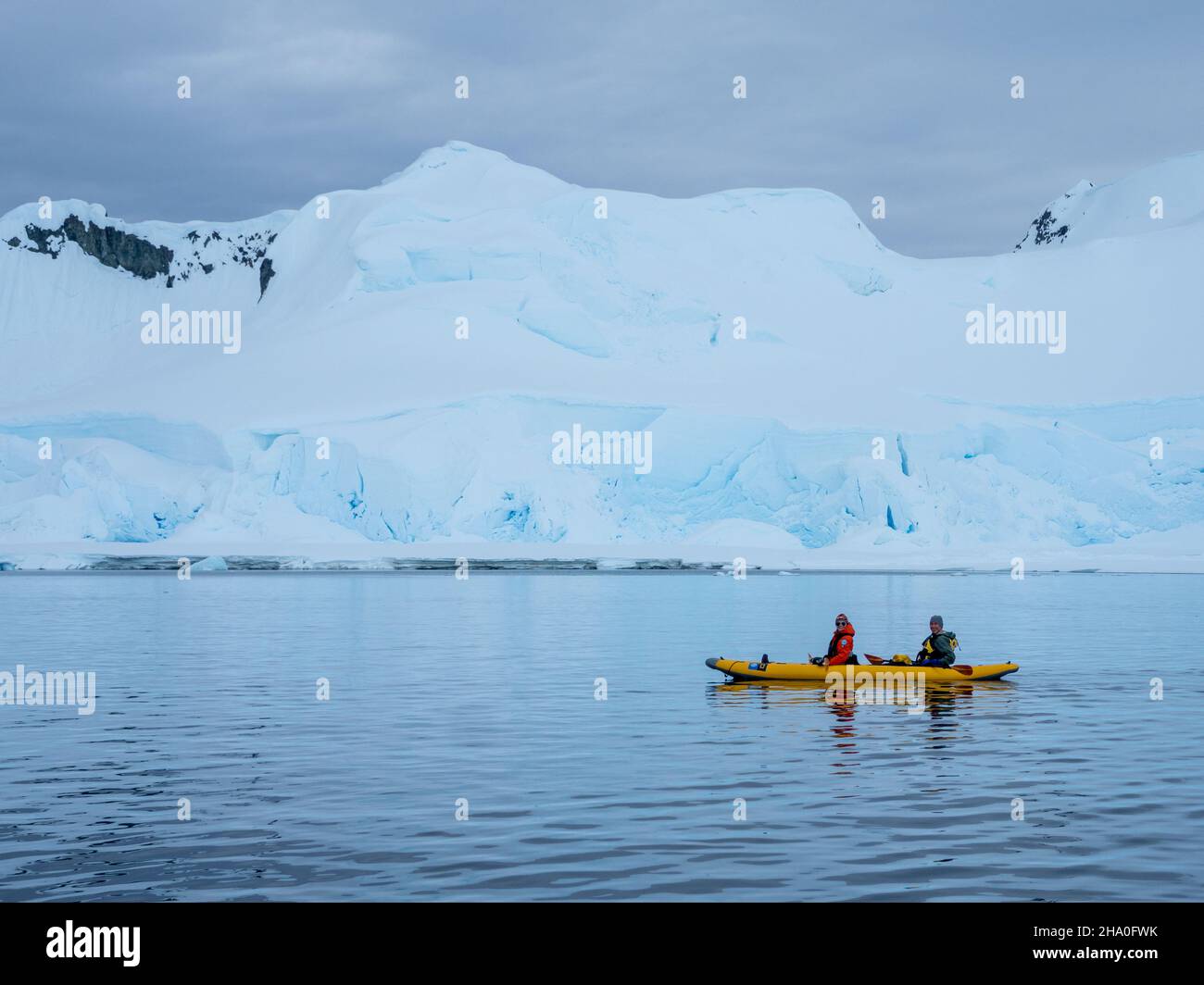 Glacier wilhelmina bay antarctica hi-res stock photography and images ...