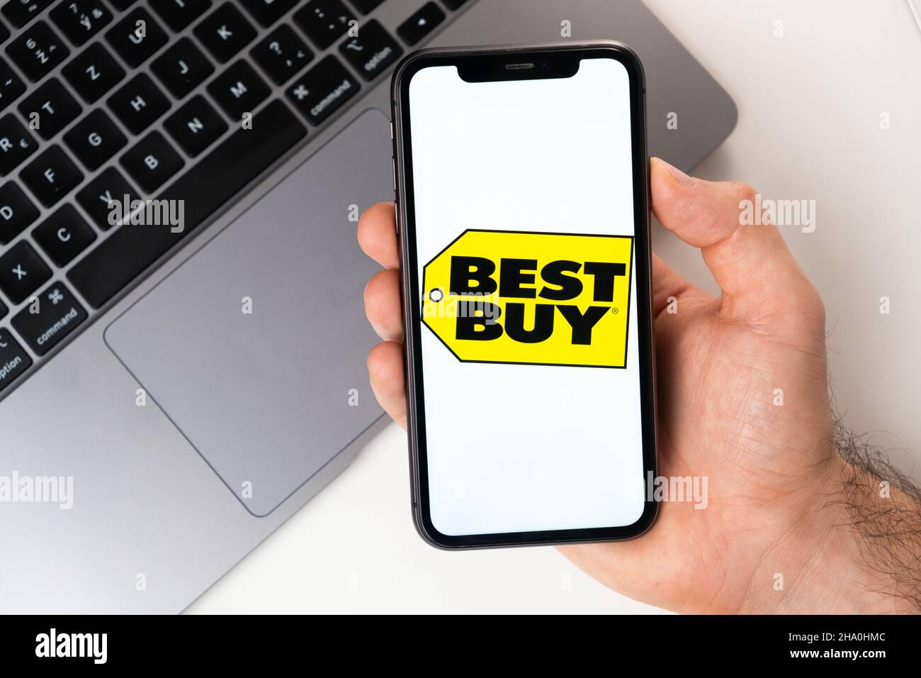 Best buy iphone hi-res stock photography and images - Alamy