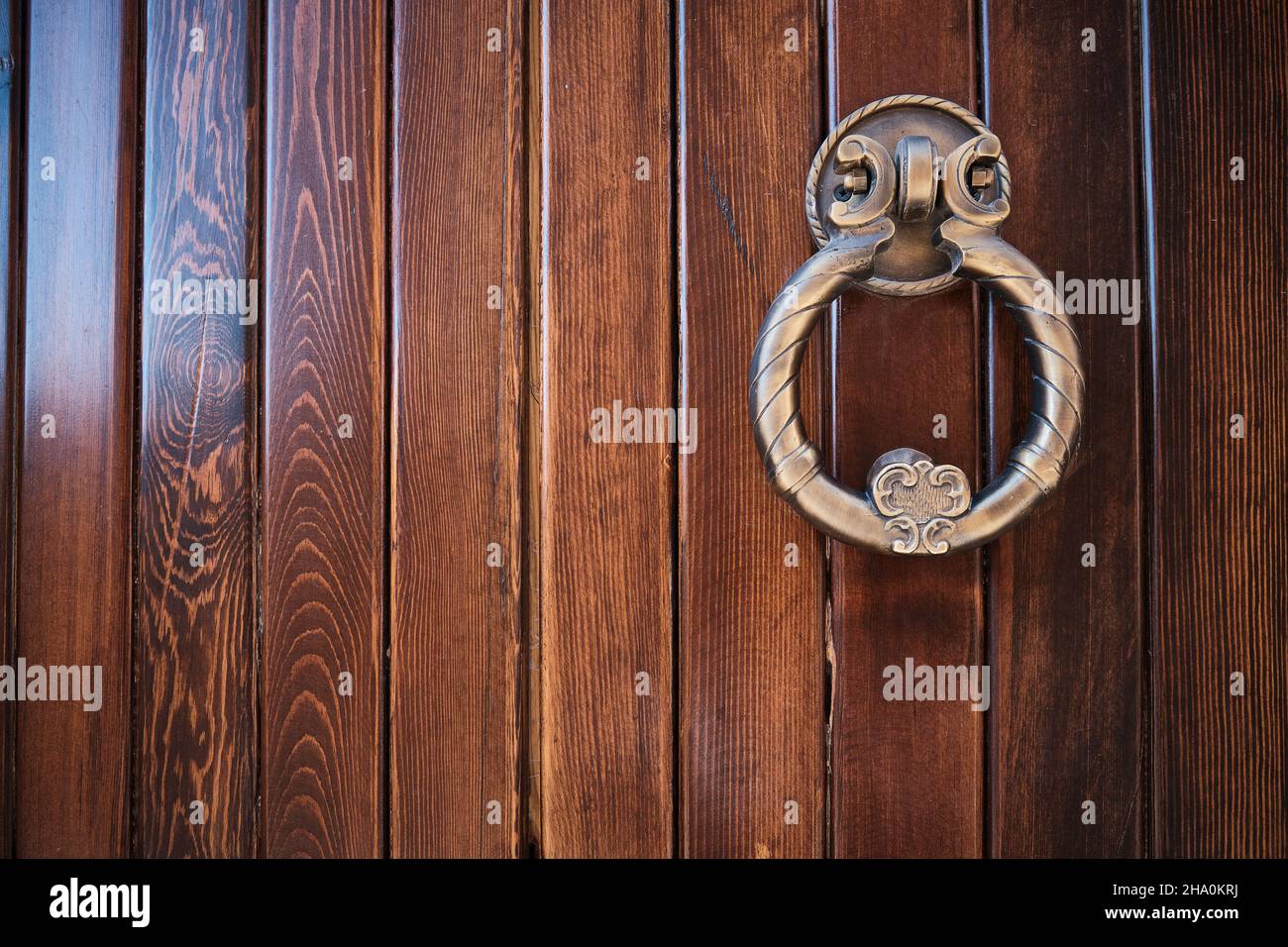 Wooden door with knocker Stock Photo - Alamy