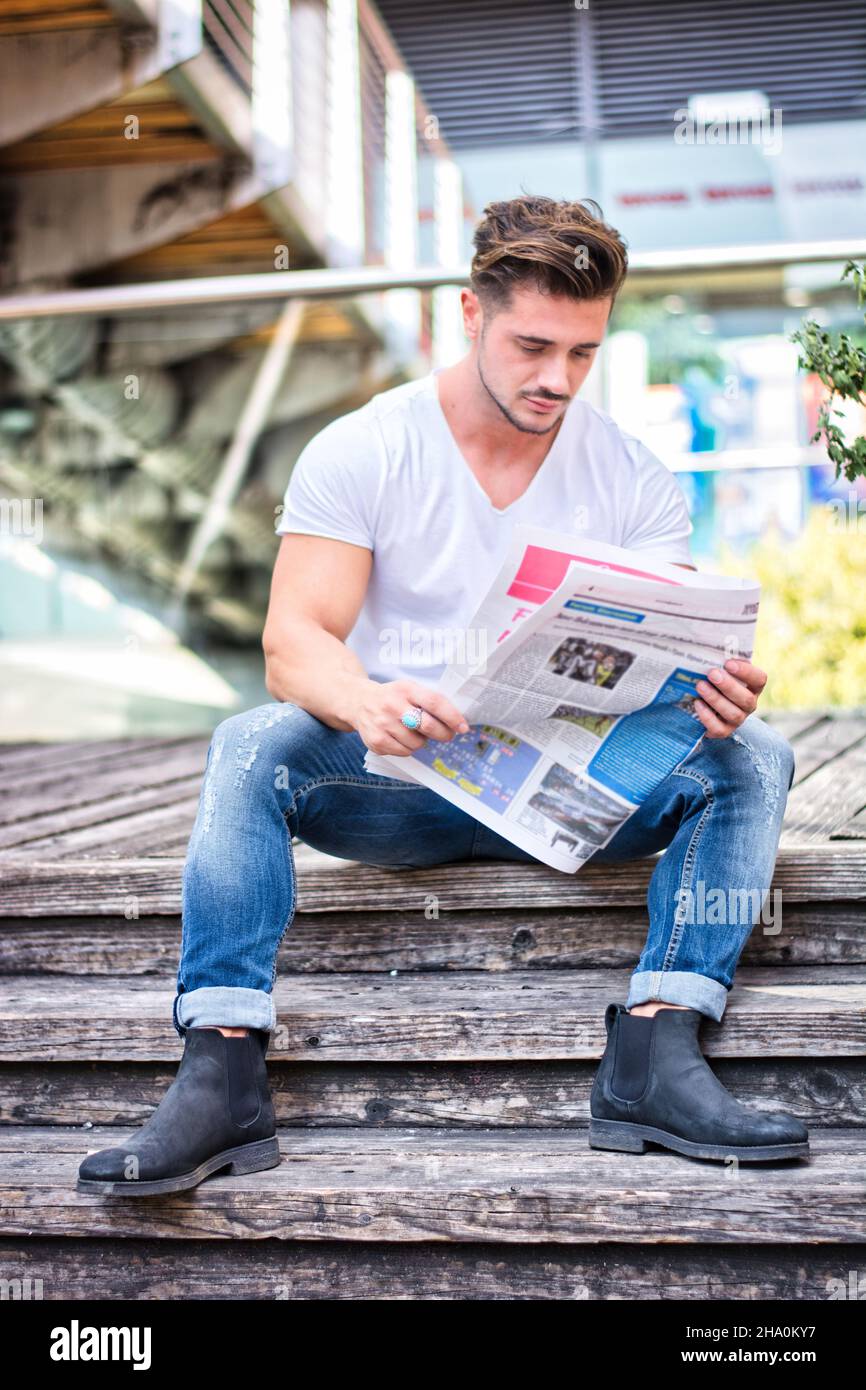 Man outdoors stock hi-res stock photography and images - Alamy