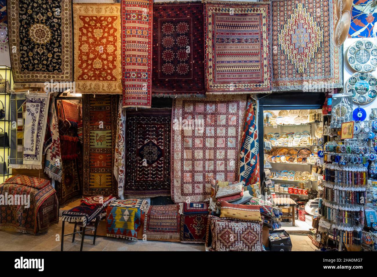 Turkish traditional carpets in historic Old Bazaar Stock Photo - Alamy