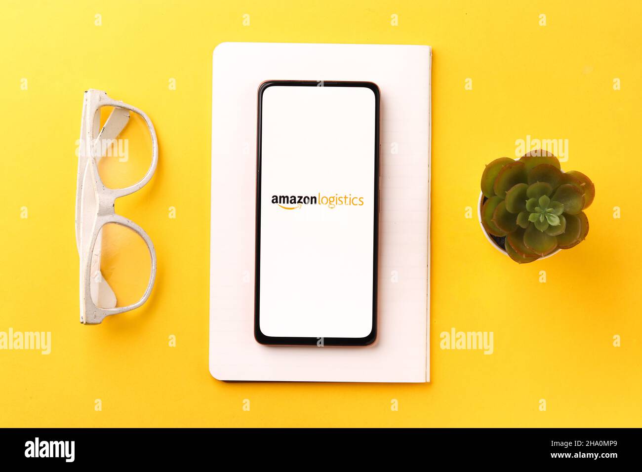 Amazon logistics logo hi-res stock photography and images - Alamy