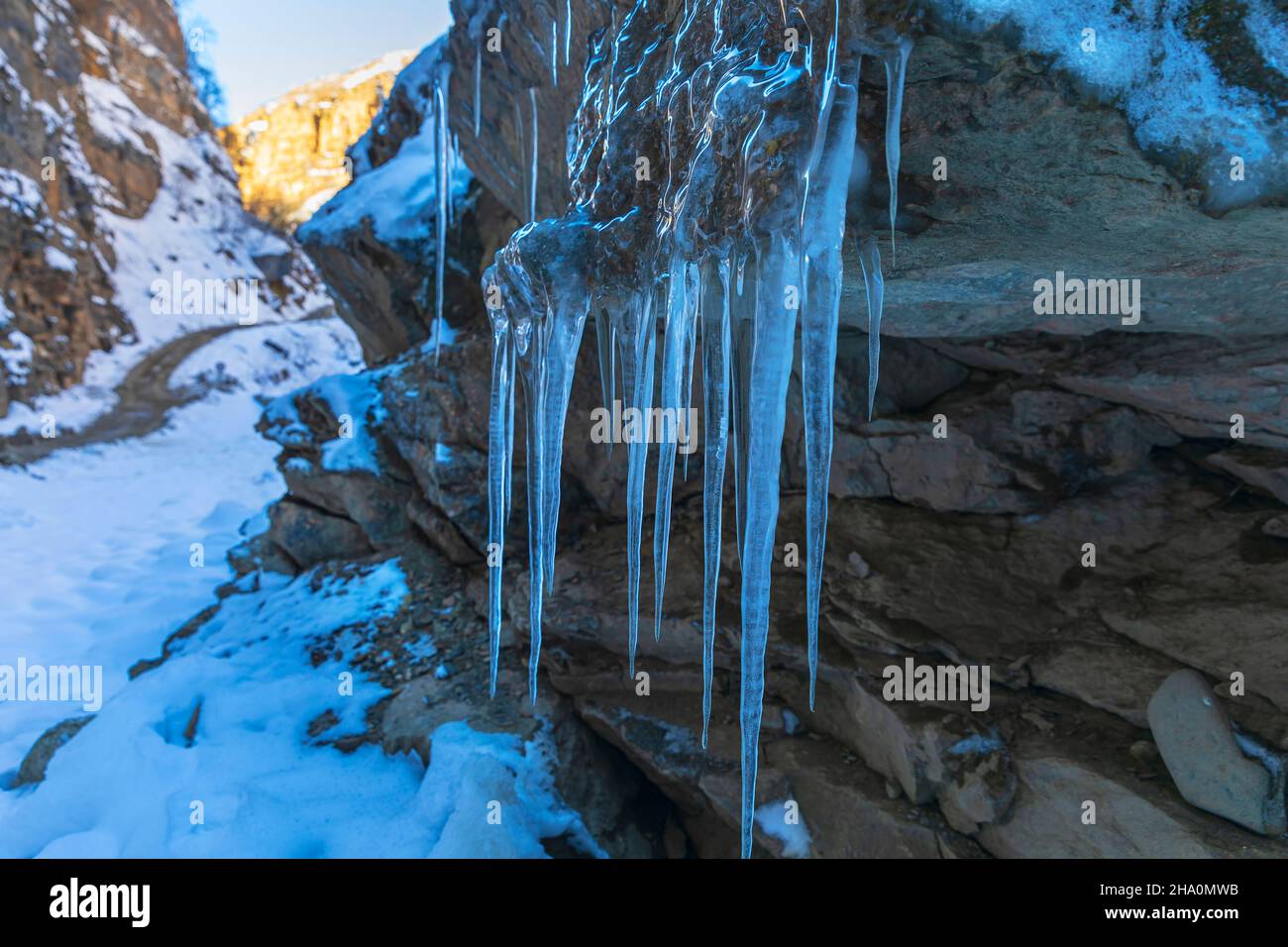 Hanging on the rocks hi-res stock photography and images - Alamy