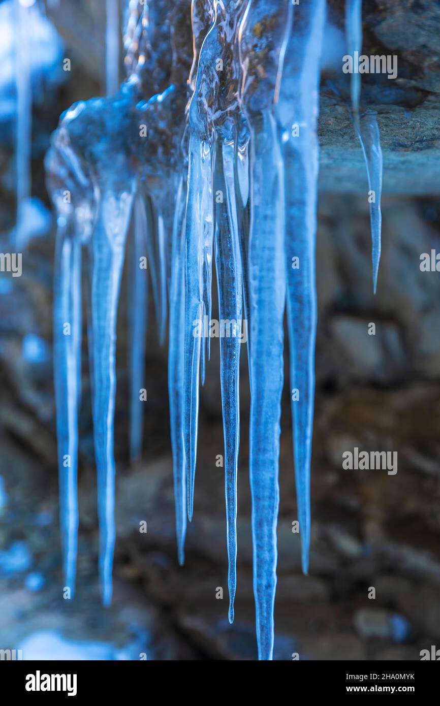 Hanging on the rocks hi-res stock photography and images - Alamy