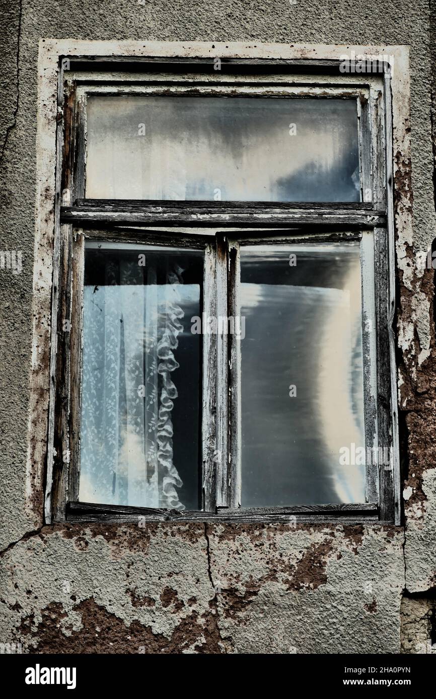 Reflective Window Pane In Old House Facade Stock Photo - Alamy