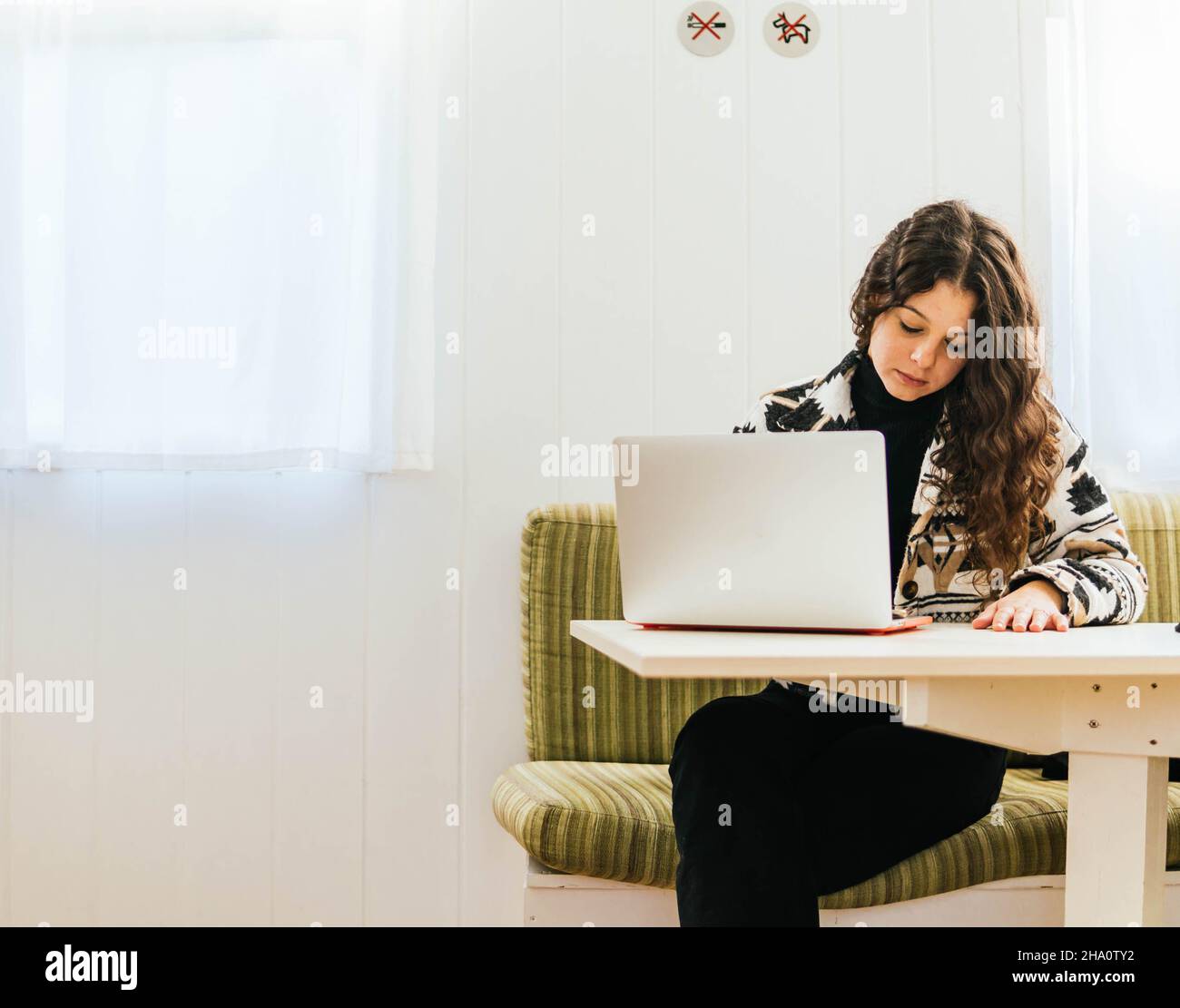 Work laptop home hi-res stock photography and images - Alamy