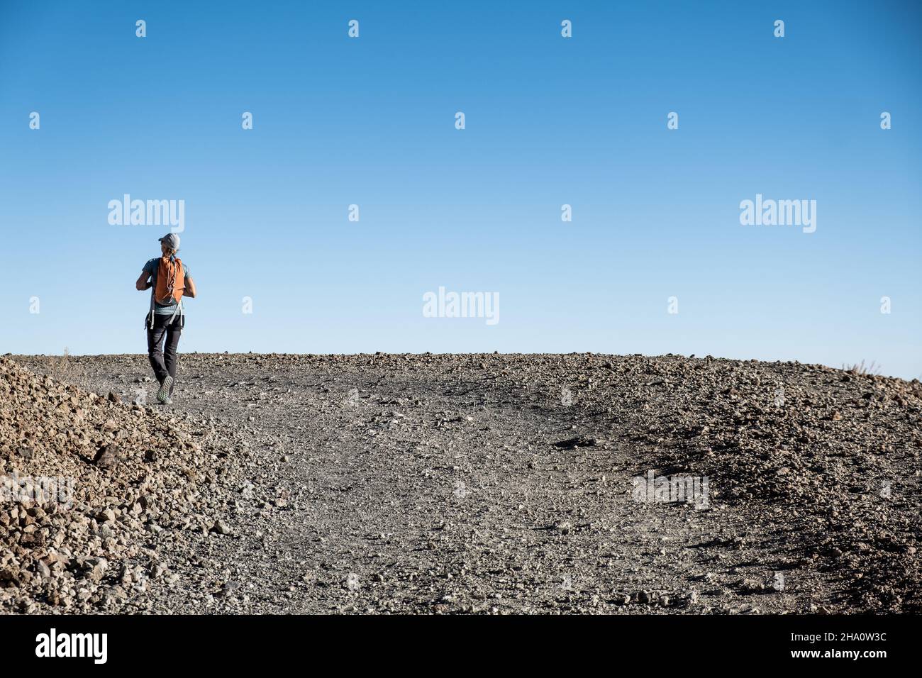 Arid road hi-res stock photography and images - Alamy