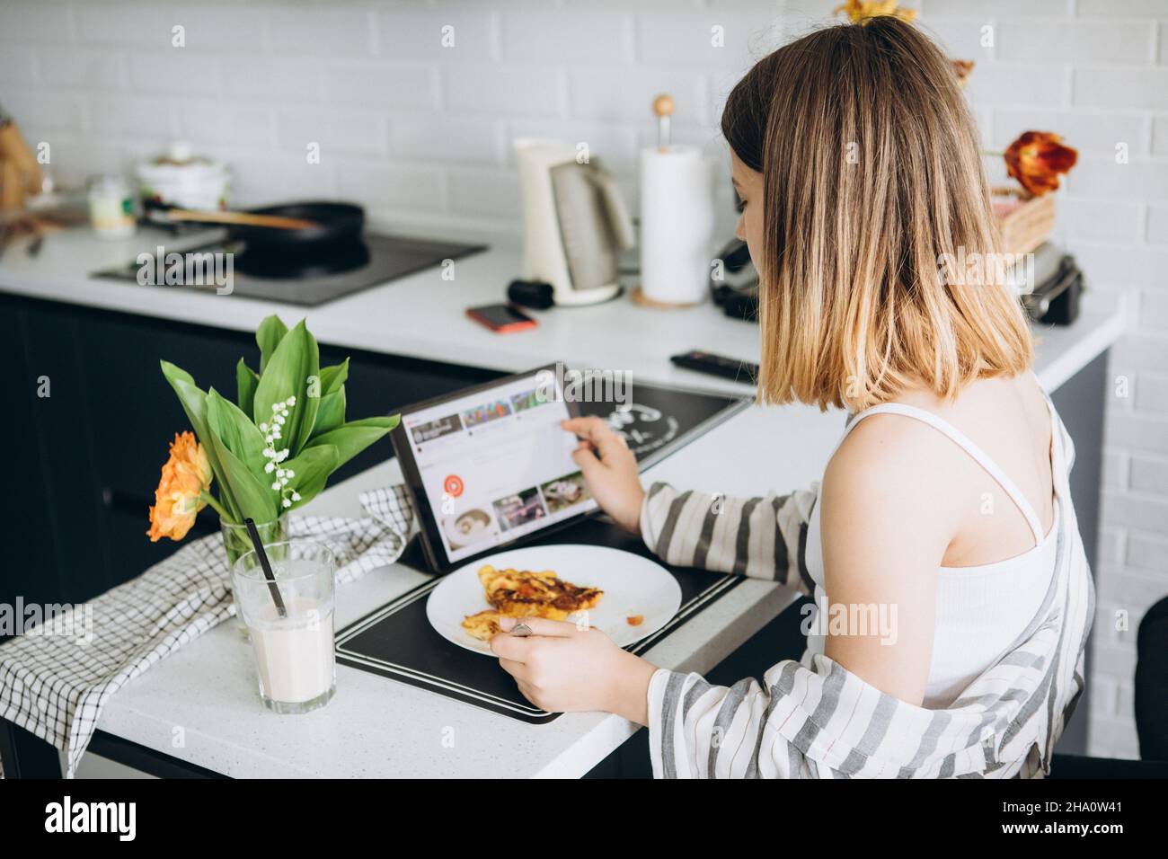 breakfast girls in the kitchen Stock Photo - Alamy