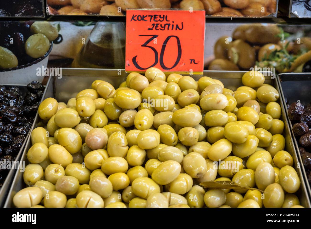 Fresh green olives pattern in the spice bazaar in Istanbul Stock Photo ...