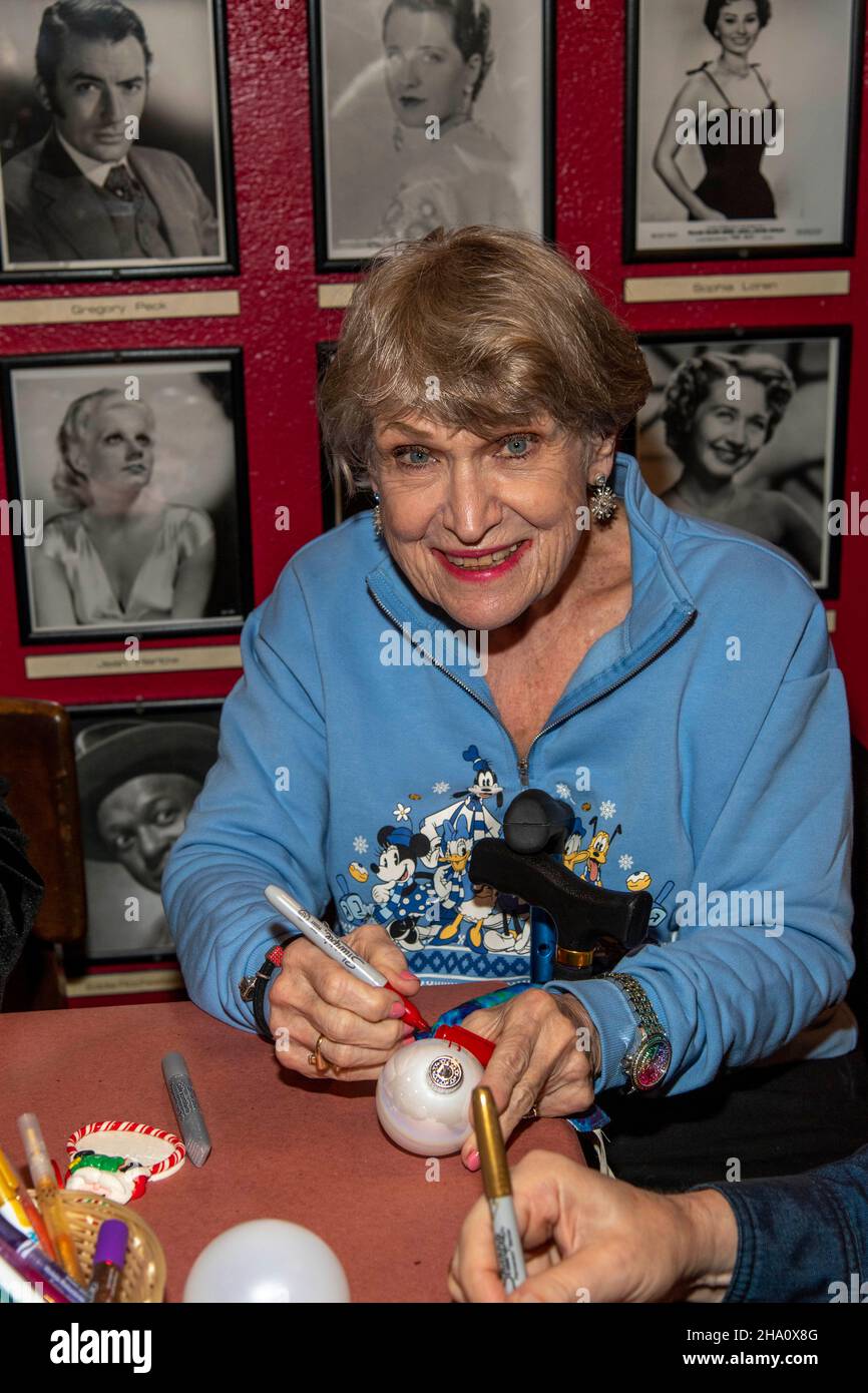 Los Angeles, USA. 08th Dec, 2021. Alice Tlusty Maltin attends A Very ...