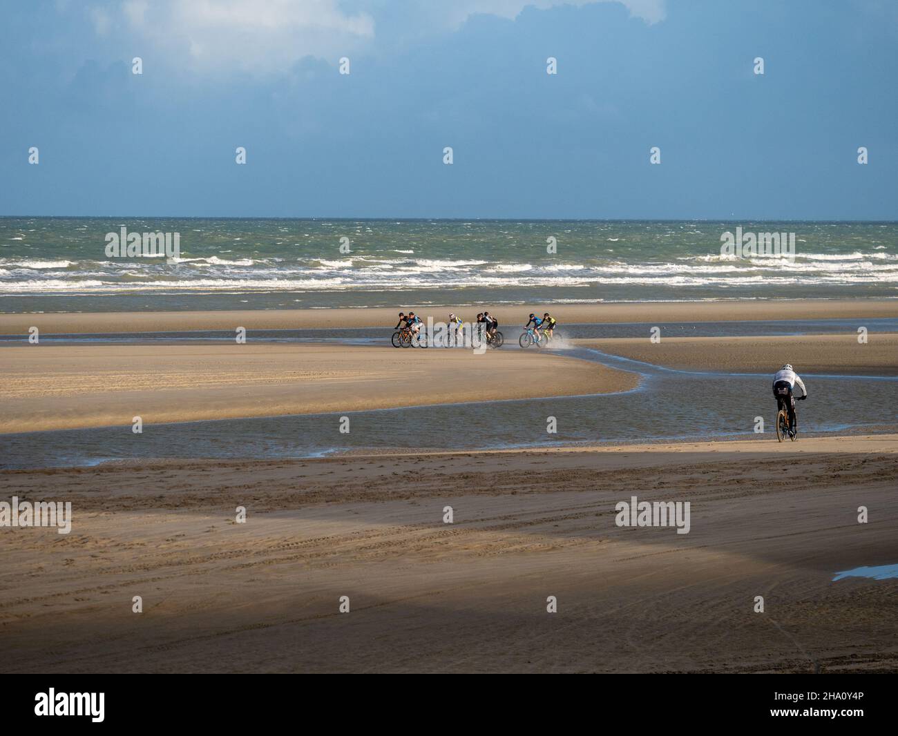 Bike riding beach hi-res stock photography and images - Alamy
