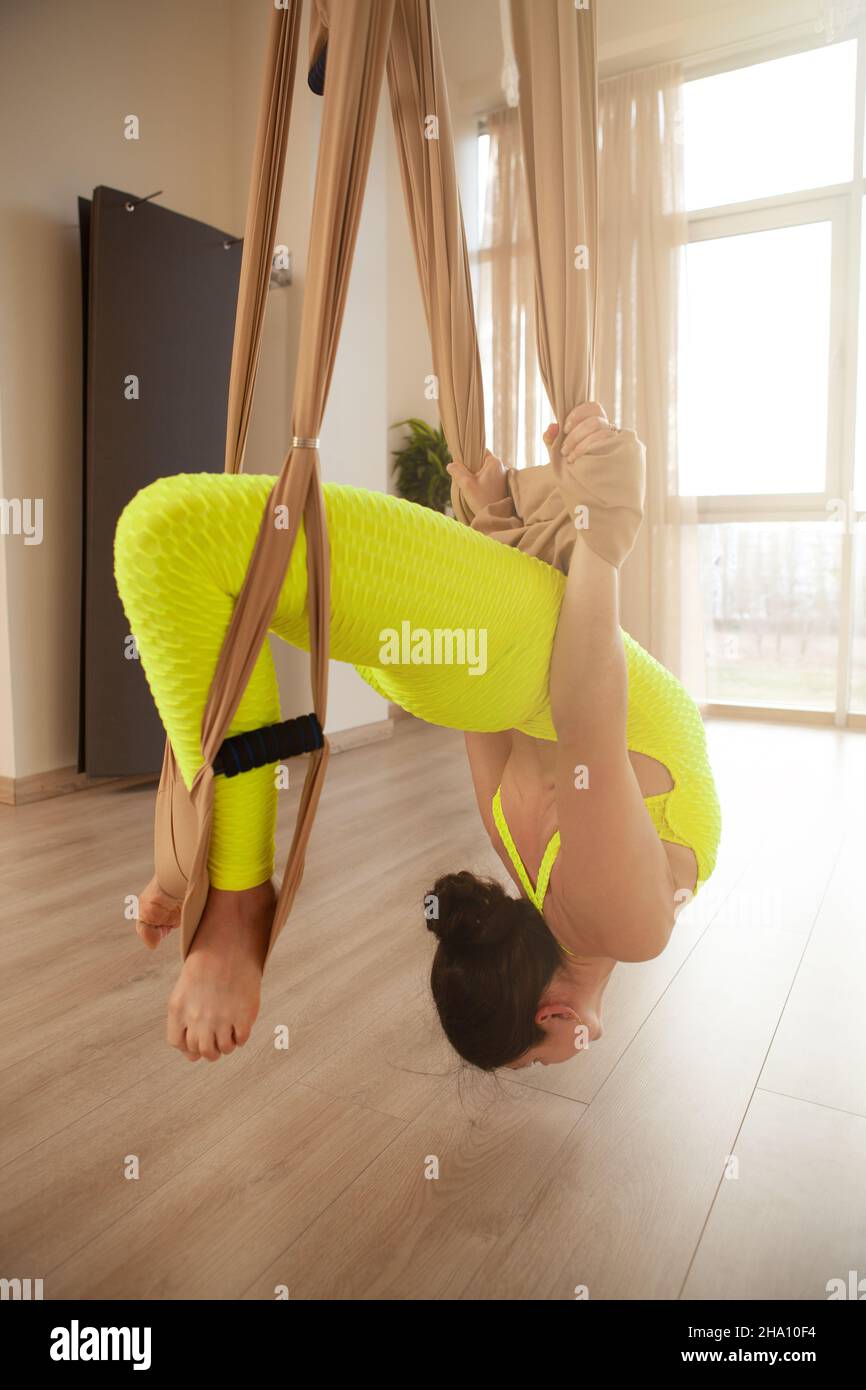 Female contortionist hi-res stock photography and images - Alamy