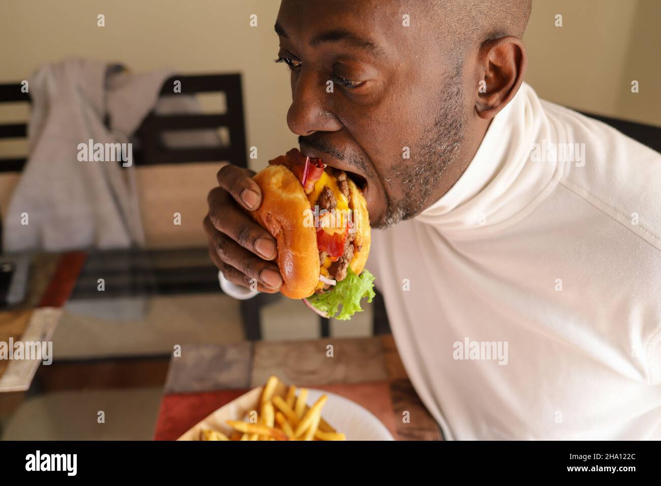 African eating a burger hi-res stock photography and images - Alamy