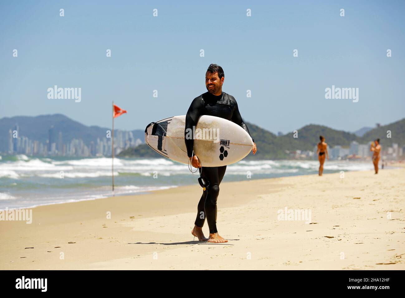 Real surfer hi-res stock photography and images - Alamy