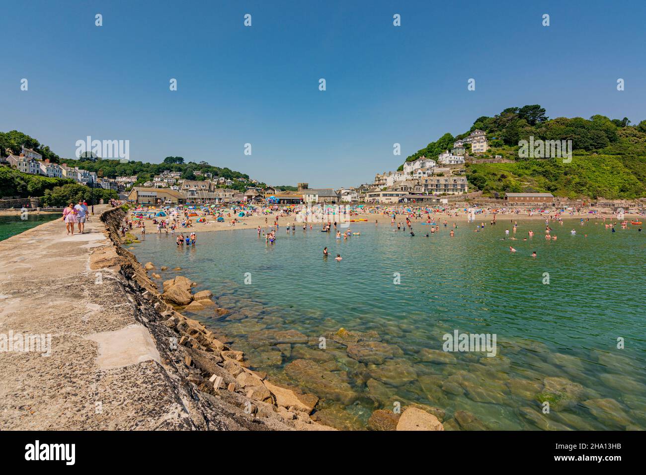 Looe beach as viewed from Looe 'Banjo' pier - Looes soth Cornwall, UK ...