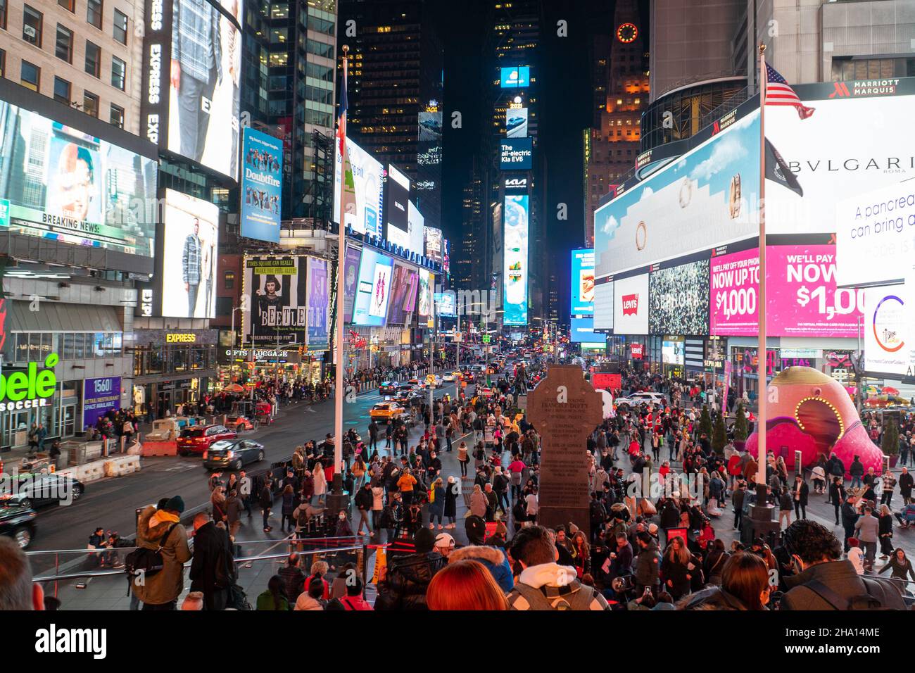 Time Square With Crowded People Stock Photo - Alamy