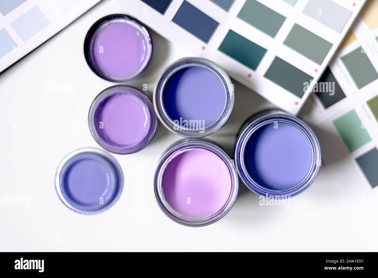 Choosing wall paints Stock Photo - Alamy