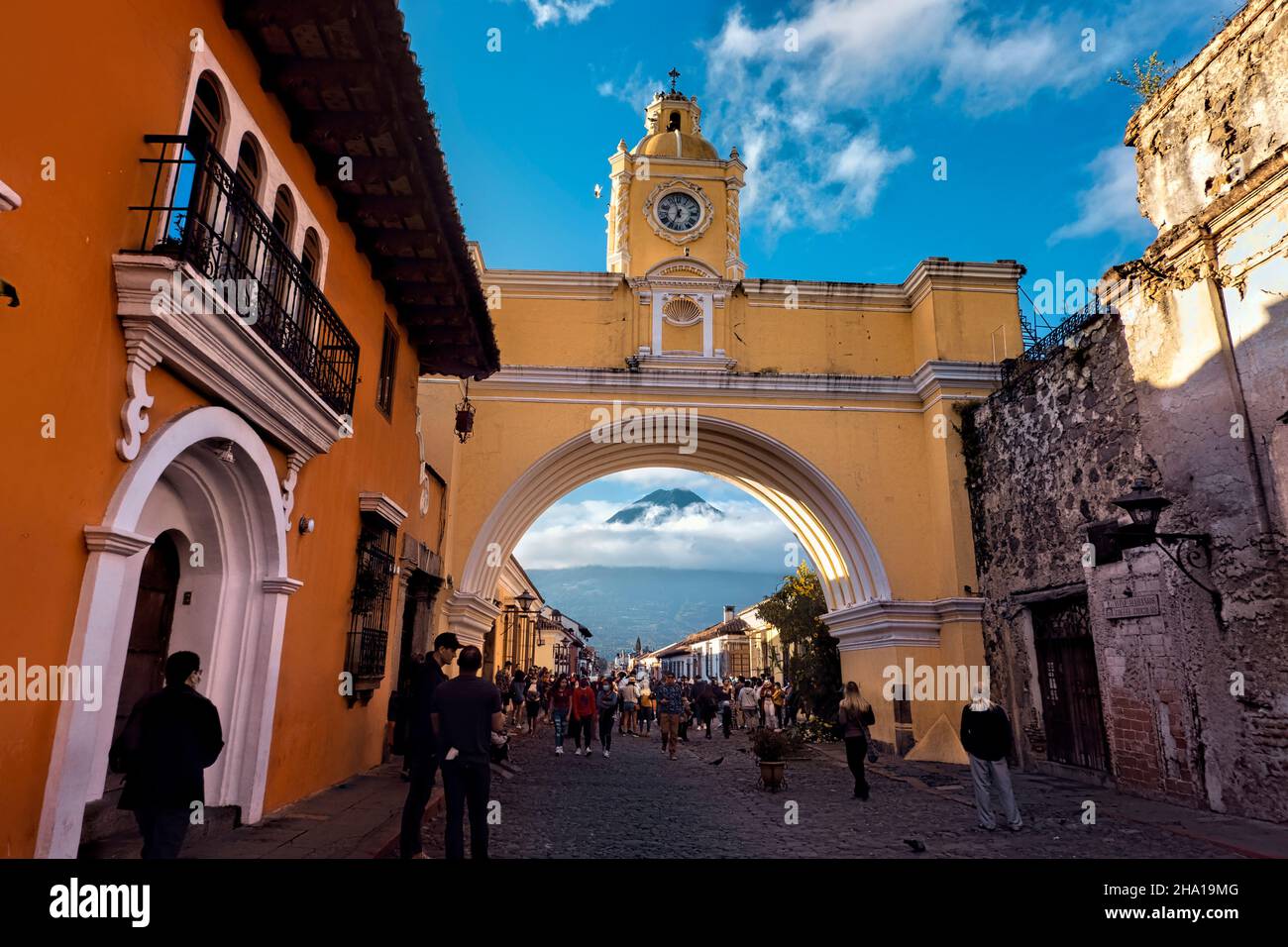 Santa Catalina Arch, Antigua, Guatemala Stock Photo - Alamy