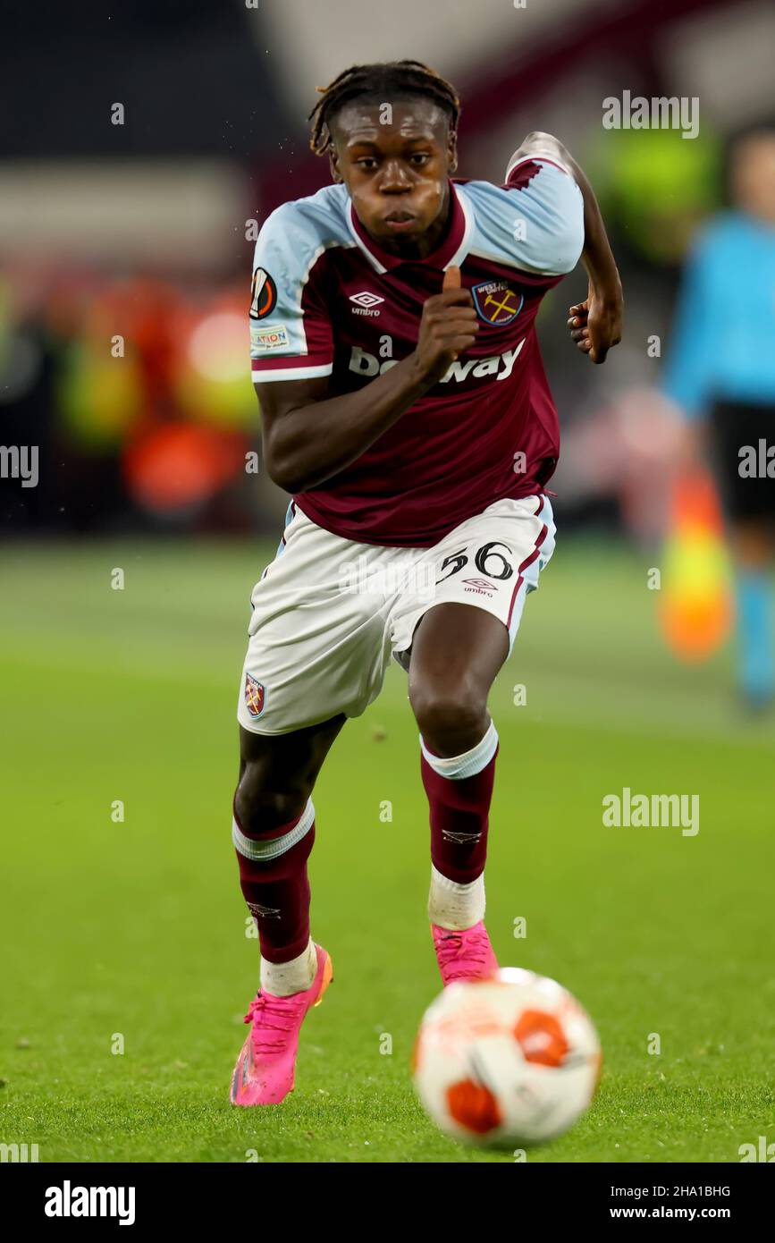 Emmanuel longelo of west ham united hi-res stock photography and images ...
