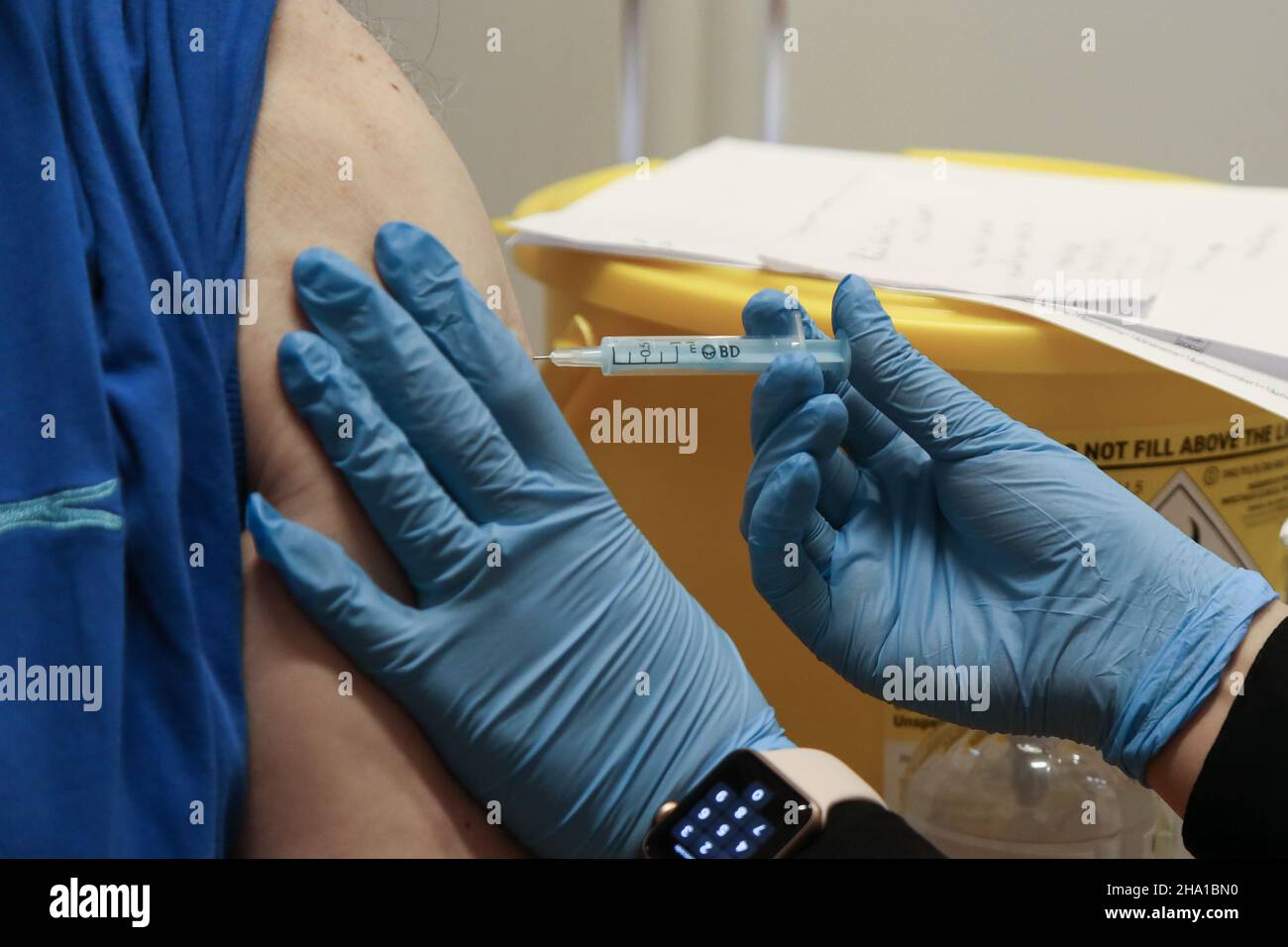 Vaccinator hi-res stock photography and images - Alamy