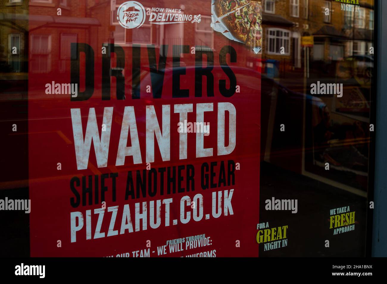 High Wycombe, UK. 9th December, 2021. A drivers wanted sign at Pizza ...