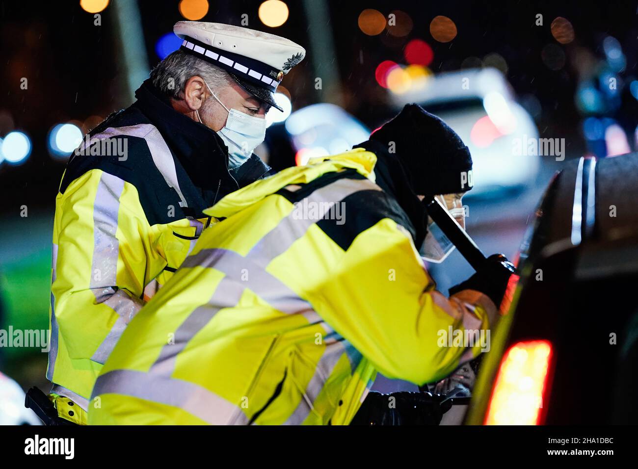 Mannheim, Germany. 09th Dec, 2021. Police officers check the curfew for ...