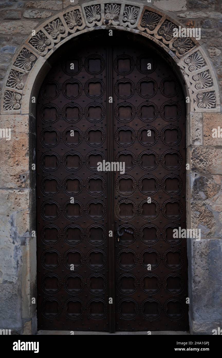 Vertical shot arched door hi-res stock photography and images - Alamy