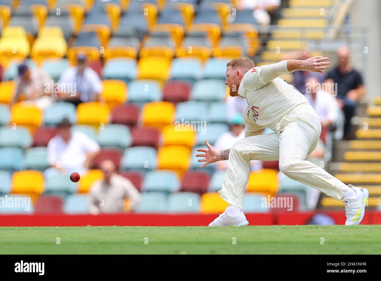 Bowling ben stokes hi-res stock photography and images - Alamy