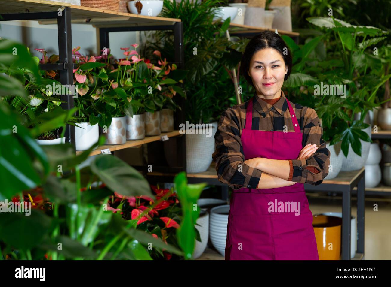 Portrait of asian woman, flower shop owner Stock Photo - Alamy