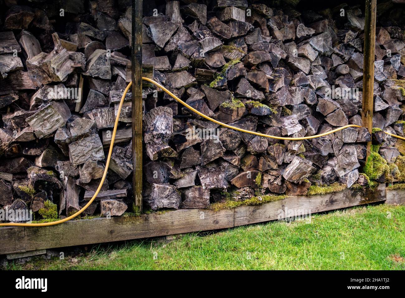 Log water pipe hi-res stock photography and images - Alamy