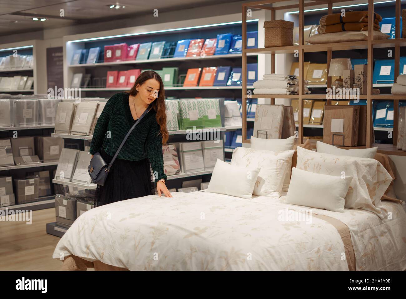 Bedding store hi-res stock photography and images - Alamy