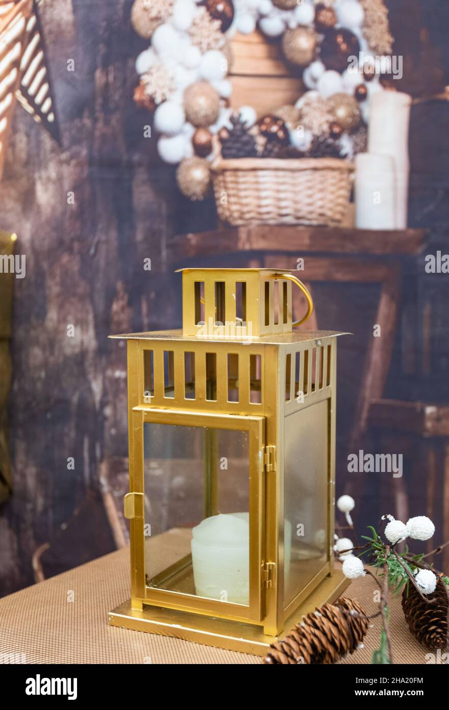 Golden latern table hi-res stock photography and images - Alamy